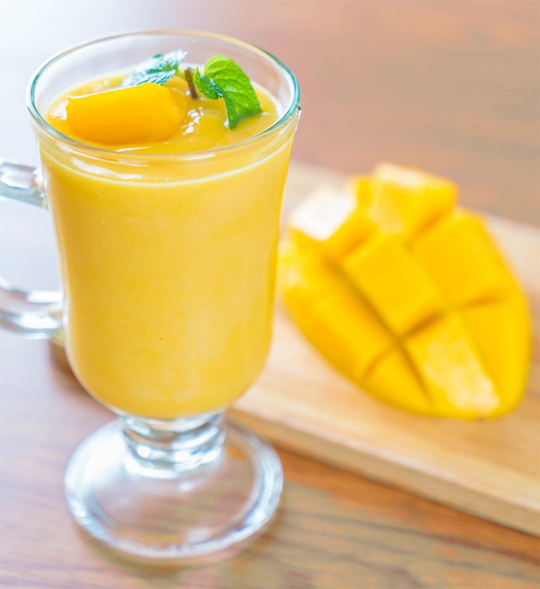 Mango Milkshake Recipe - Juicy Mangoes